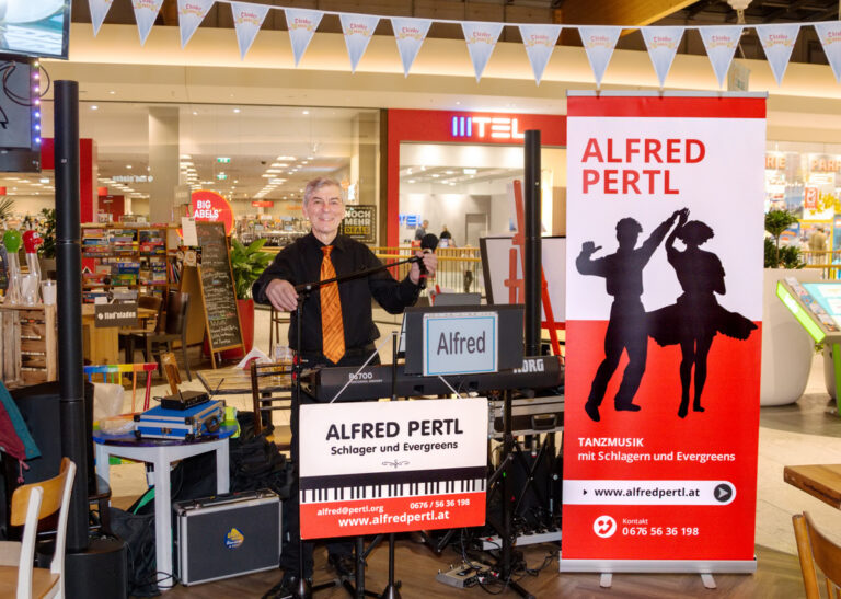 Beste Tanzstimmung im flad’nladen in Wien – ALFRED PERTL Livemusik und DJ